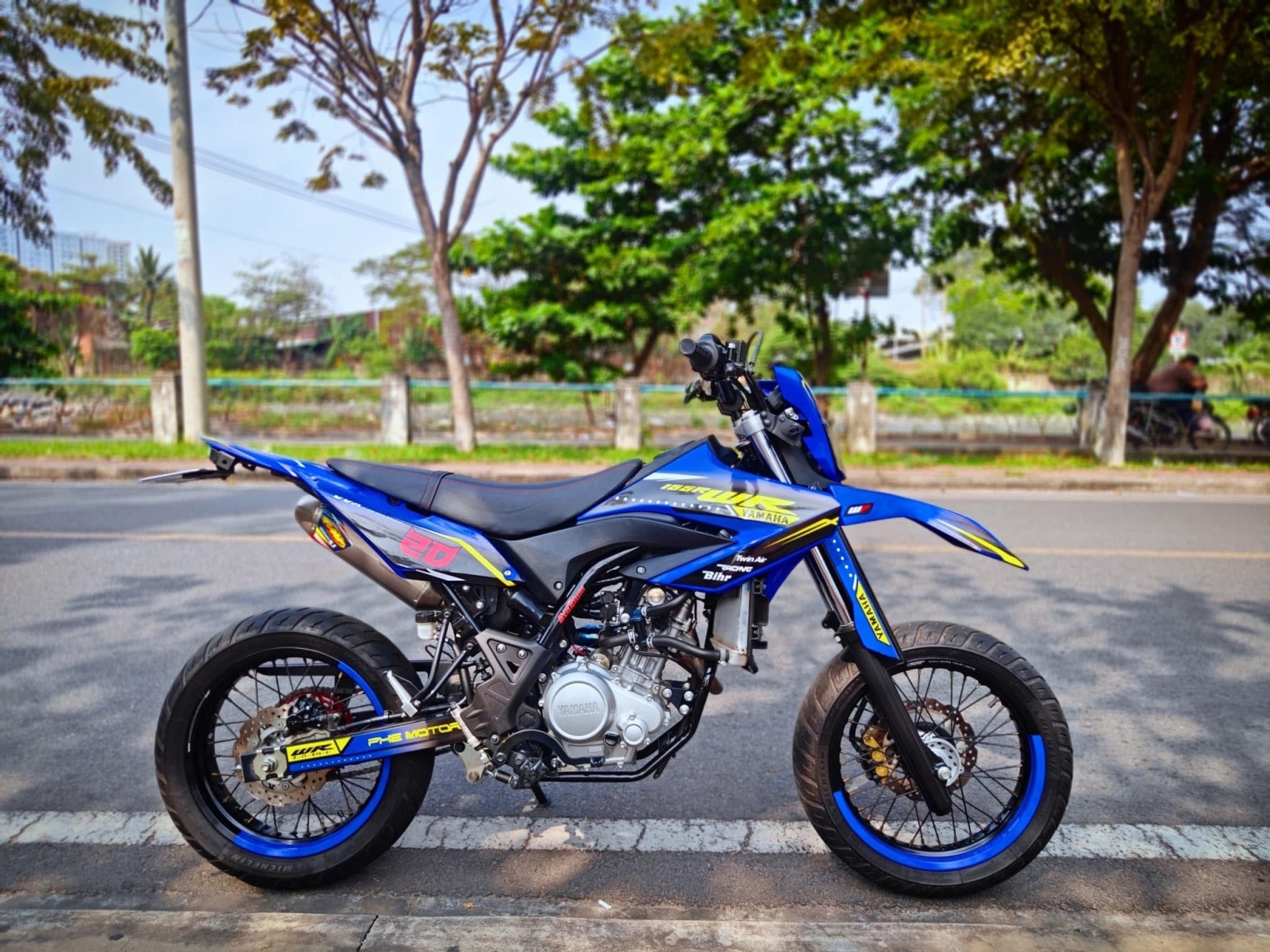 WR155 Độ Supermoto – Xu Hướng Độ Xe Thể Thao Đầy Phấn Khích